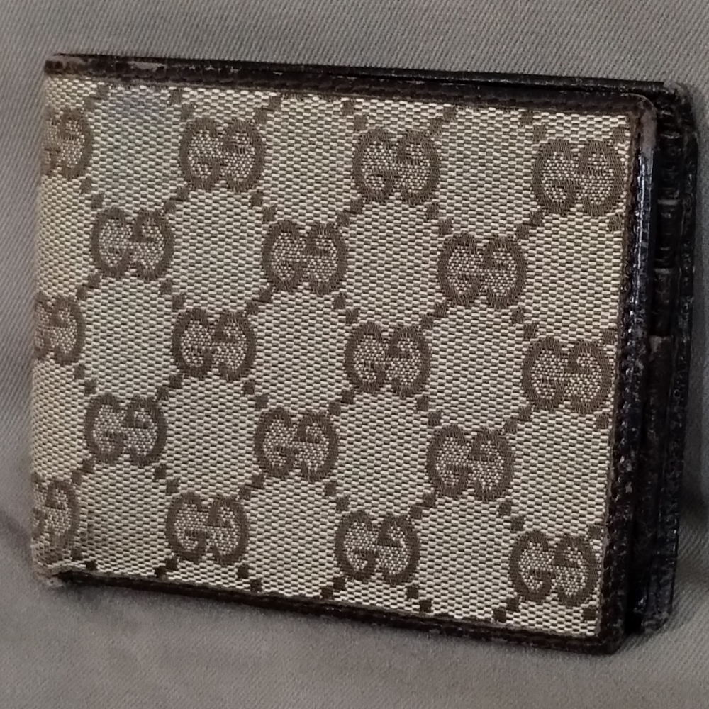 Men's Bi-Fold Gucci Monogram Logo Wallet ~ Authentic - Gem